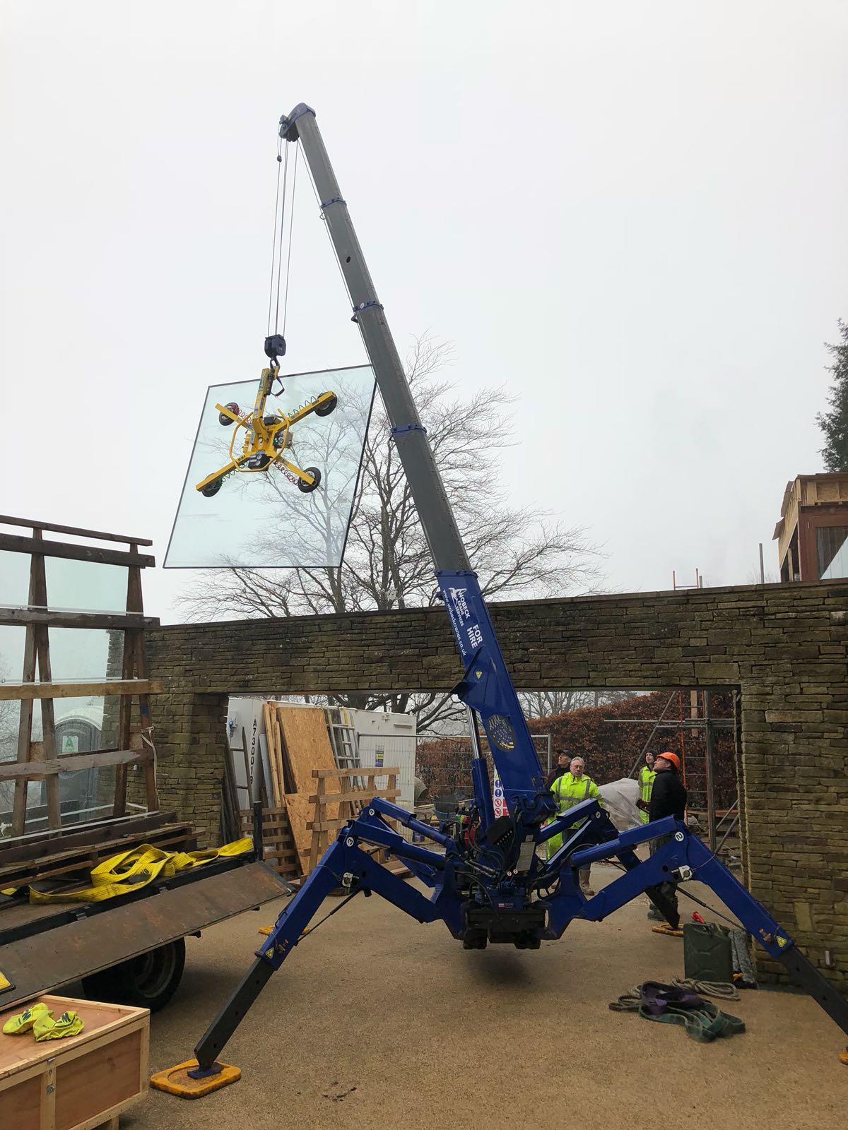 “Spider crane lifting, Our spider goes shopping!” | Wobeck Crane Services
